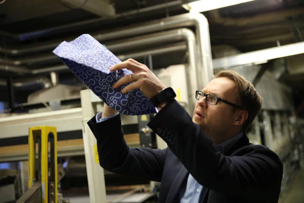 Changing the World - One plastic bag at a time - Paptic