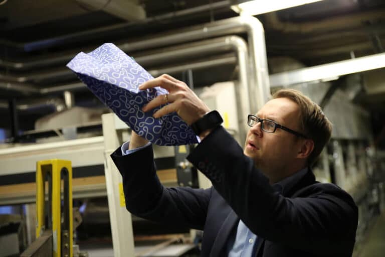 Changing the World - One plastic bag at a time - Paptic